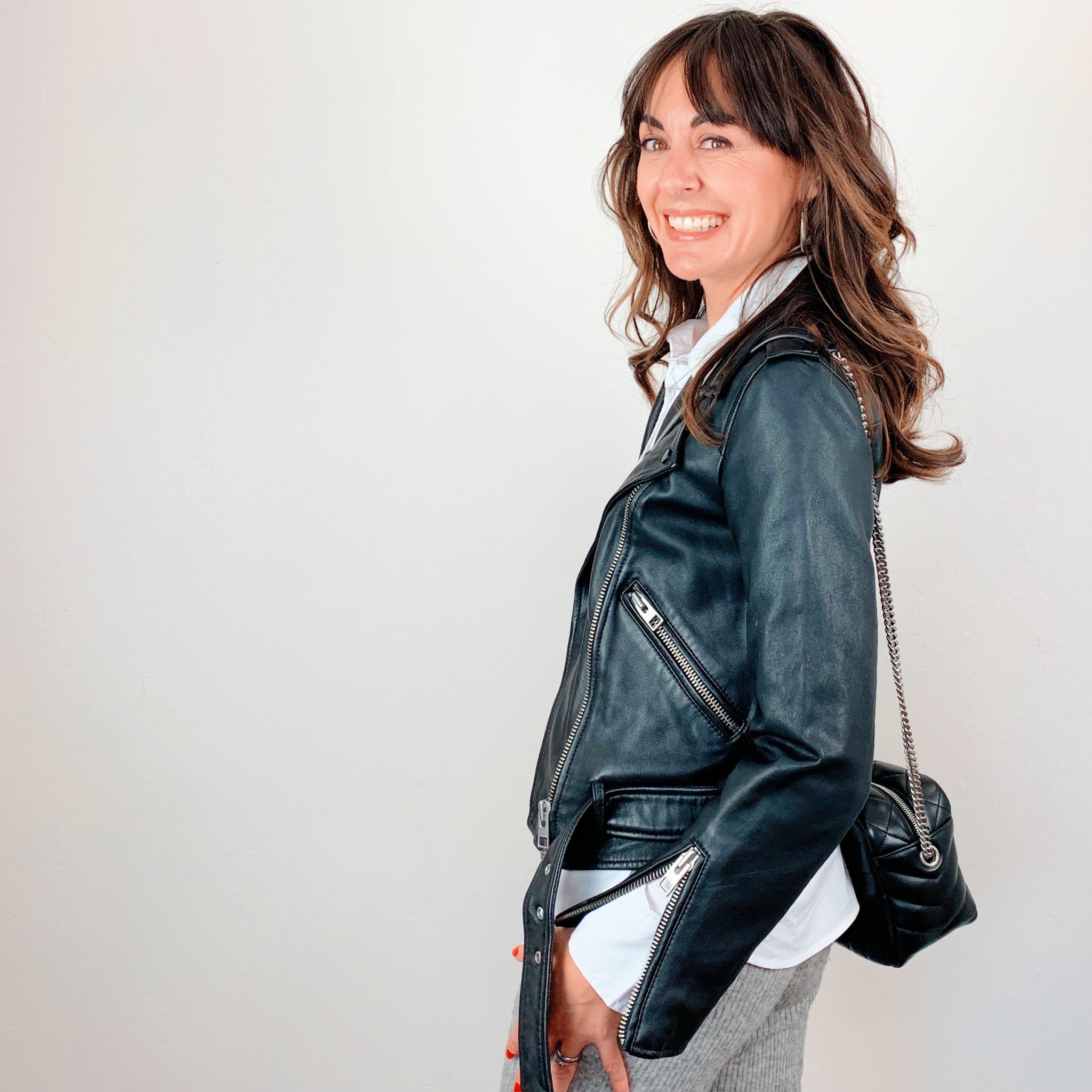THE WARDROBE ESSENTIAL RESPONSIBLE FOR EFFORTLESS STYLE| WHITE BUTTON ...